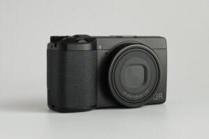 【GRはいいぞ】シャッターチャンスを逃さない!GRIIIxが相棒カメラになったワケ【GR3x】 | うーろんカメラ